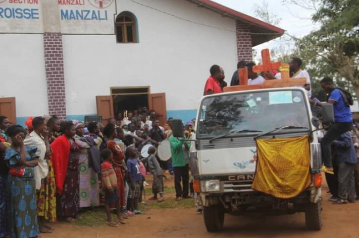 RDC-Beni : inhumation de 27 personnes tuées à Oicha dans une attaque ...