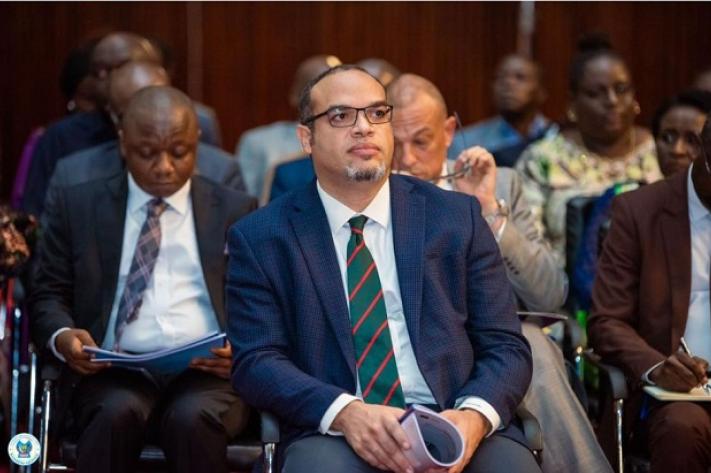 Assemblée nationale : les députés votent pour le départ du Directeur ...