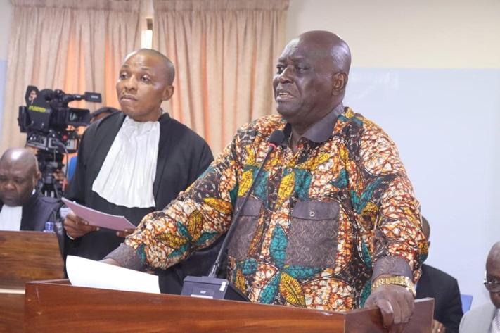 Pour des avantages injustifiés de 5.200$ : le directeur général de ...