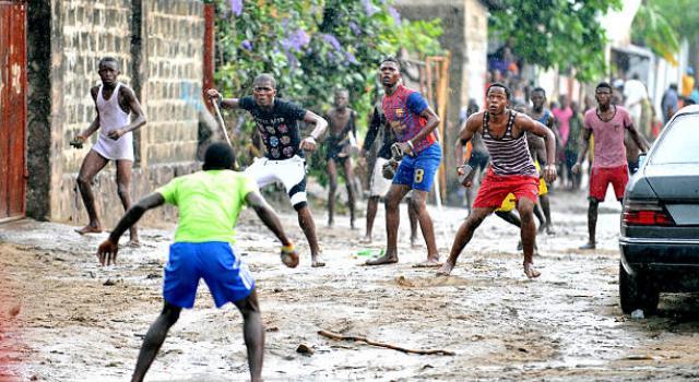 RDC : Les « kulunas », des gangs qui font replonger Kinshasa dans l ...