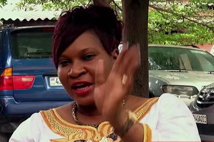 L’artiste musicienne L’or Mbongo prie pour la réussite de ses concerts ...