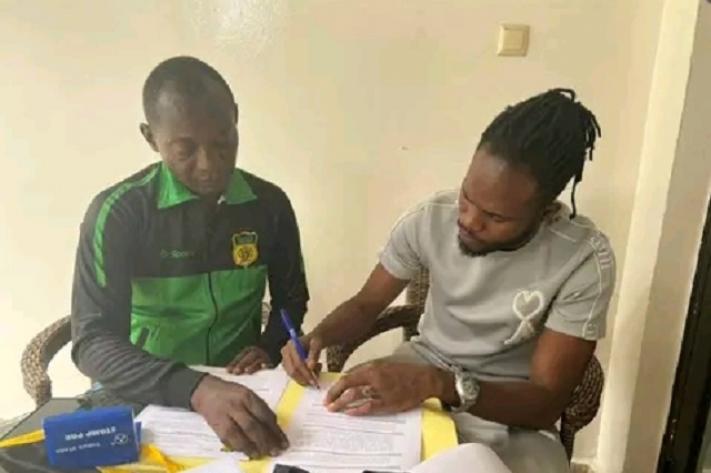 Mercato : Obed Mayamba quitte V.Club et signe pour 5 saisons chez ...