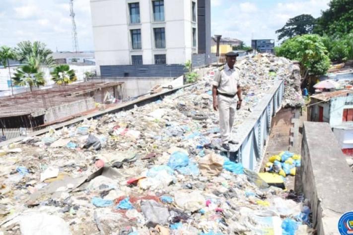 Enfin, le pont-rail Bralima démoli
