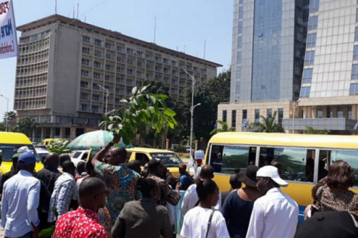 RTNC: les agents et cadres en sit-in devant l’hôtel du gouvernement ...