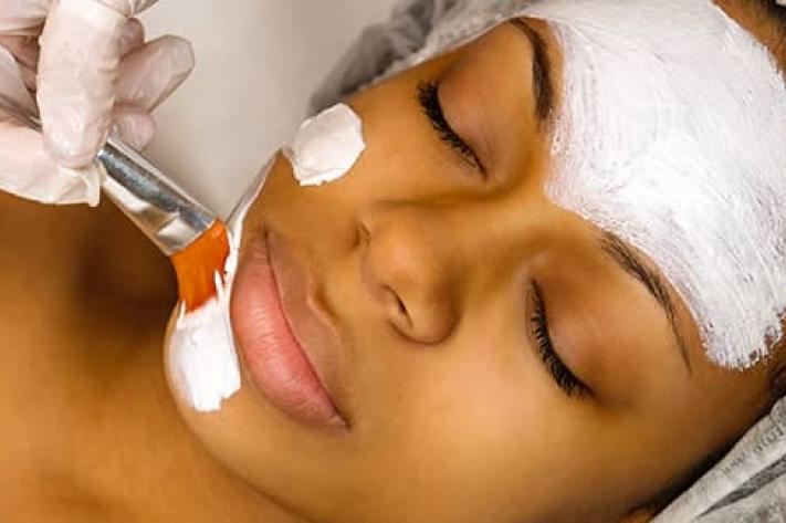 Comment réussir un soin visage maison