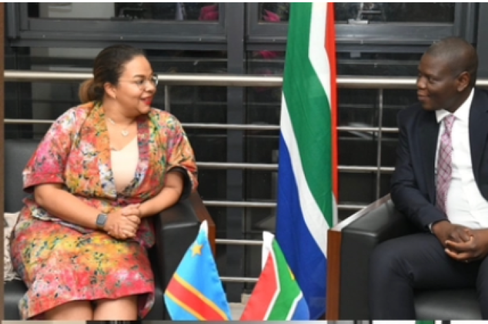 Sommet de la SADC à Harare : Thérèse Kayikwamba échange avec des ...