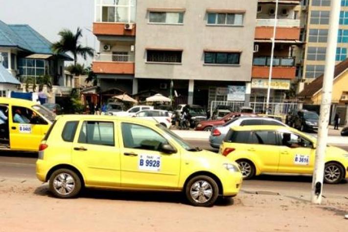 Début de l’opération d’identification automatique des taxis à Kinshasa