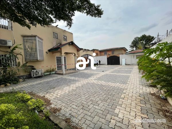 VENTE: MORCELLEMENTS DE 10m SUR 32m AVEC UNE SERVITUDE DE 5m A ...