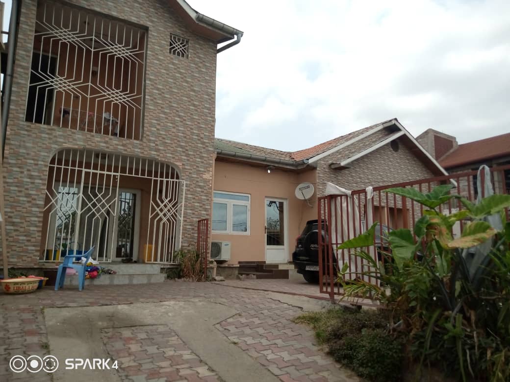 Parcelle de 16m24 à vendre à Upn à 150000 dollars à discuter avec 4 ...