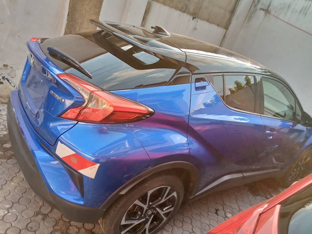 Toyota CHR HYBRID - mediacongo.net - Petites annonces