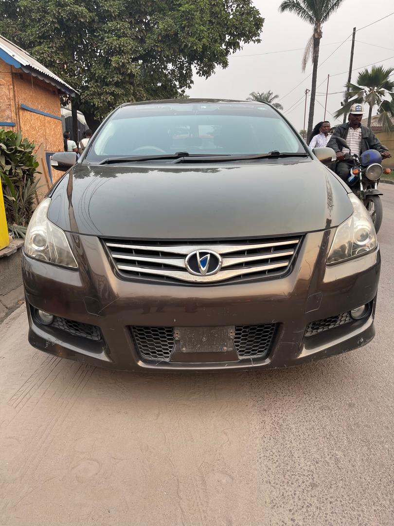 Toyota blade Sans plaque Couleur d'origine Climatisation impeccable ...