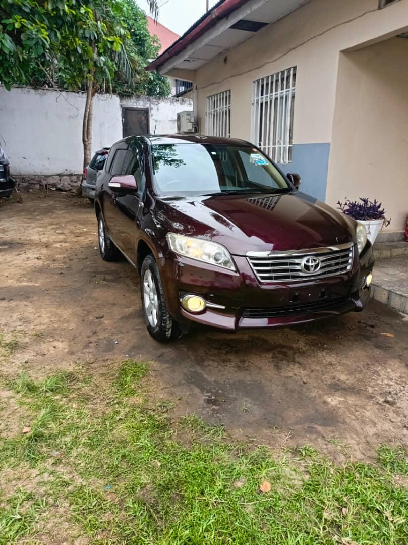 Toyota Vanguard Année 2016 Clim correct Moteur essence 4 cylindres ...