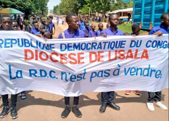 Mongala : les fidèles catholiques du diocèse de Lisala ont manifesté ...