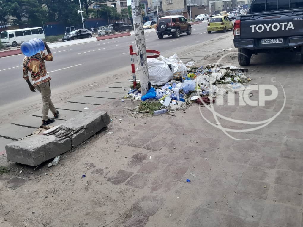Kinshasa : le boulevard du 30 juin envahi par des immondices Kinshasa : le boulevard du 30 juin envahi par des immondices