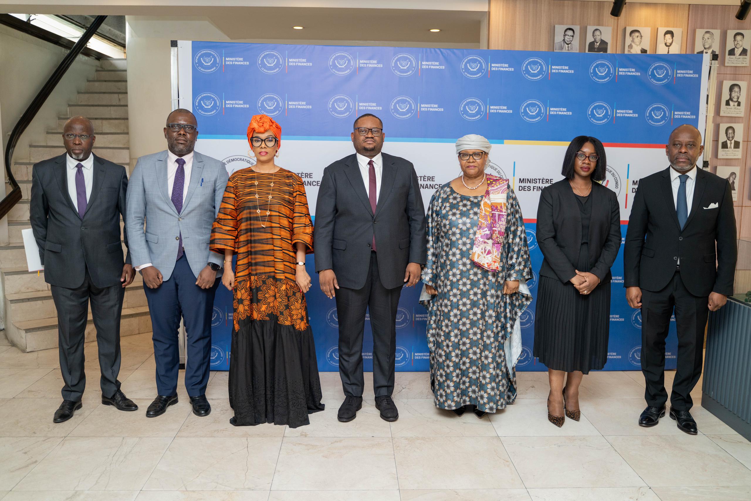 Le ministre des Finances Doudou Fwamba préside une réunion du comité de stabilité financière