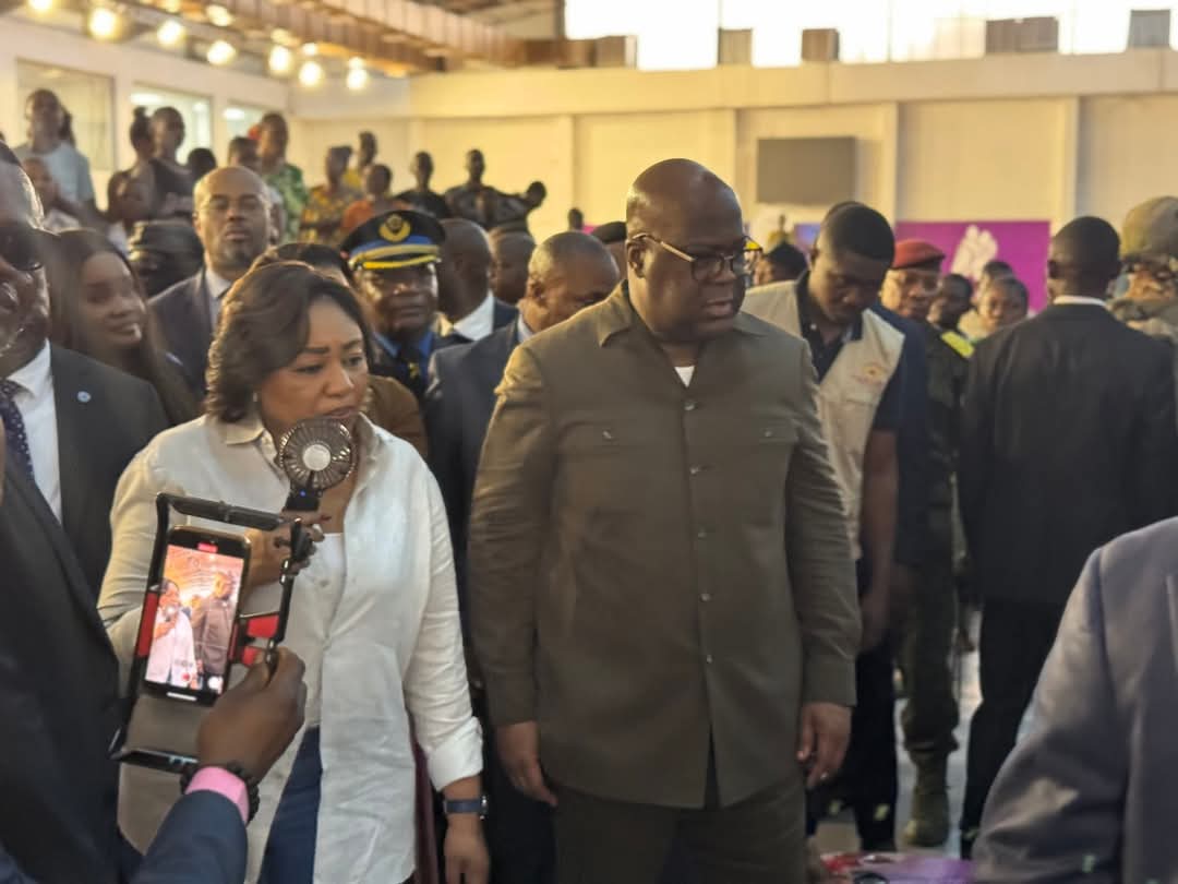 Inondations à Kinshasa : le Président Félix Tshisekedi visite les sinistrés au stade Tata ...