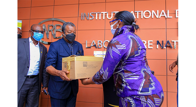 RAWBANK met à la disposition de l’INRB un lot important de médicaments ...